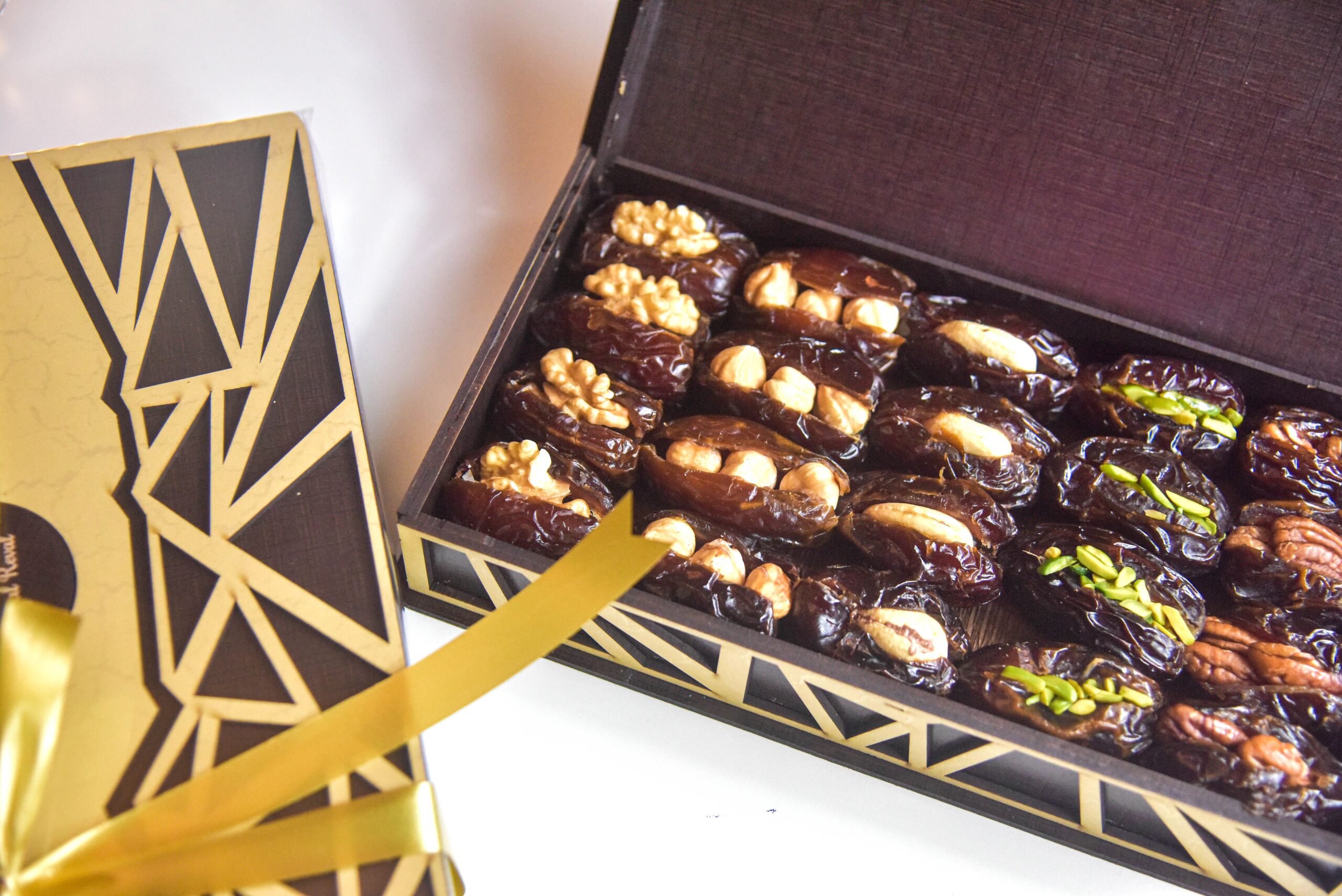 Medjool Dates with Mix Nuts – Luxury Arabisc Box - Royal Reval